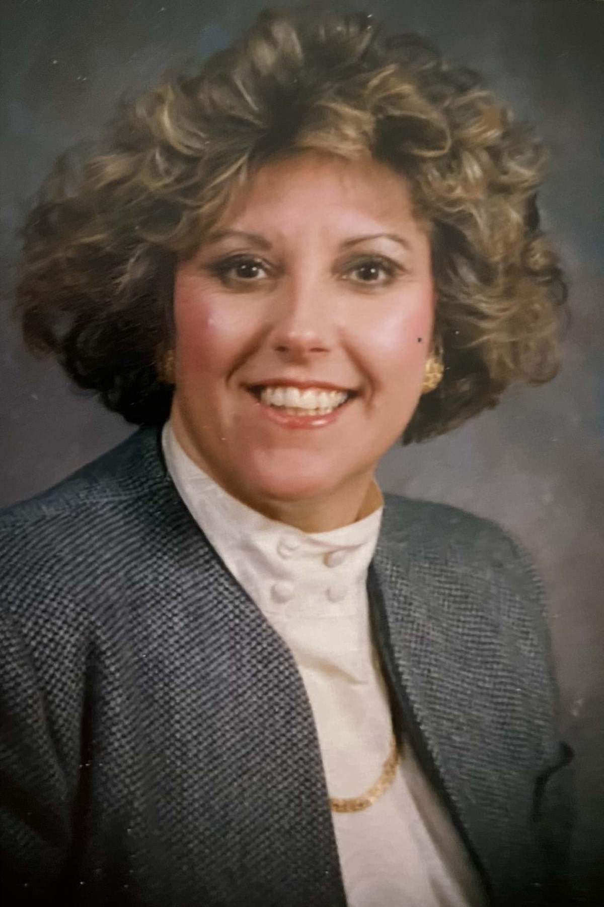 Sharon Holt's Instagram, Twitter & Facebook on IDCrawl