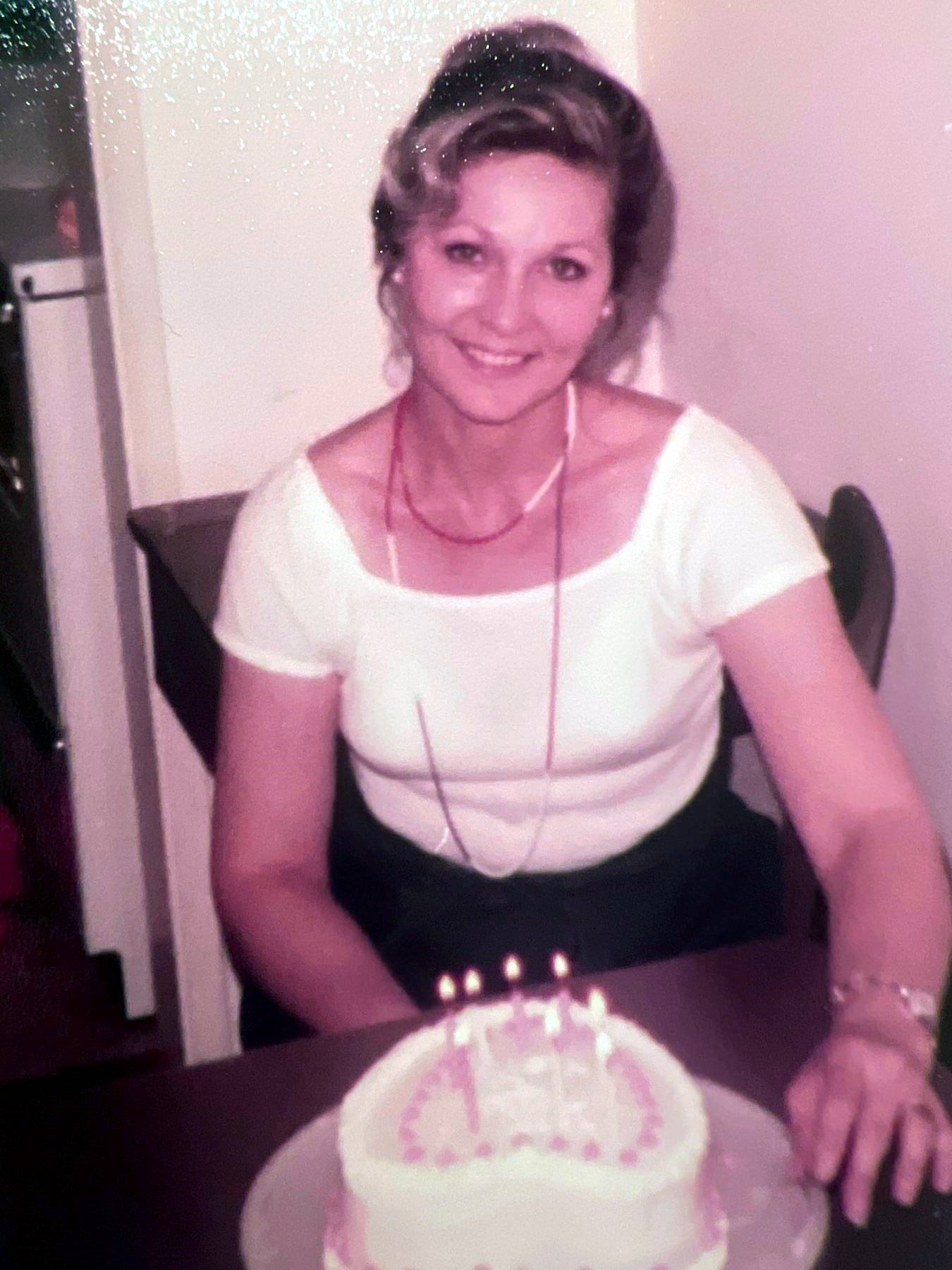 Joyce Monroe Obituary - Bakersfield, CA