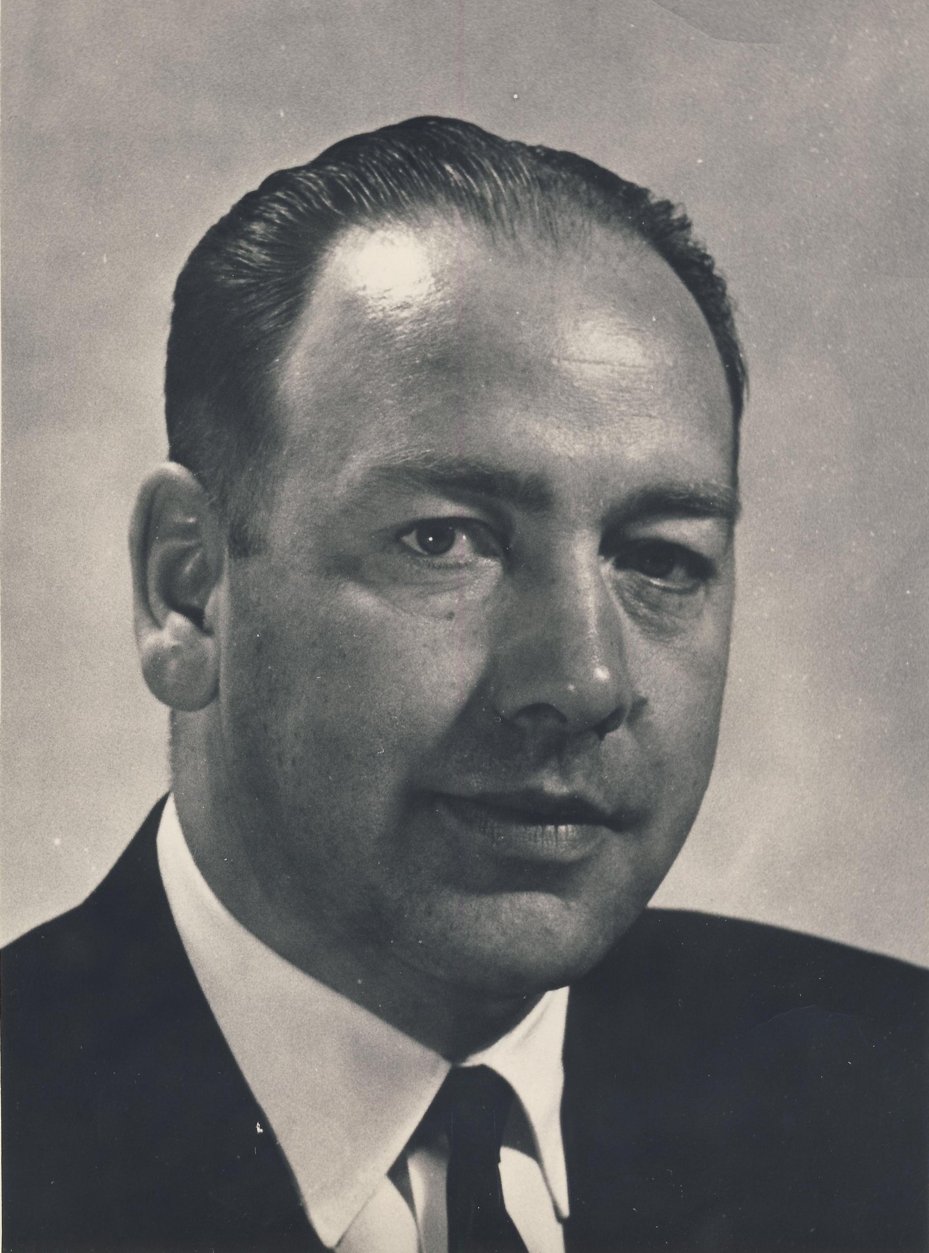 W. Roy Buzza Obituary - Winnipeg, MB