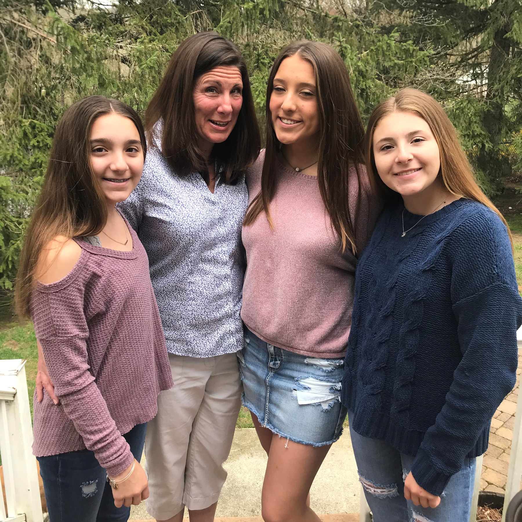 Laura Zangrilli's Instagram, Twitter & Facebook on IDCrawl