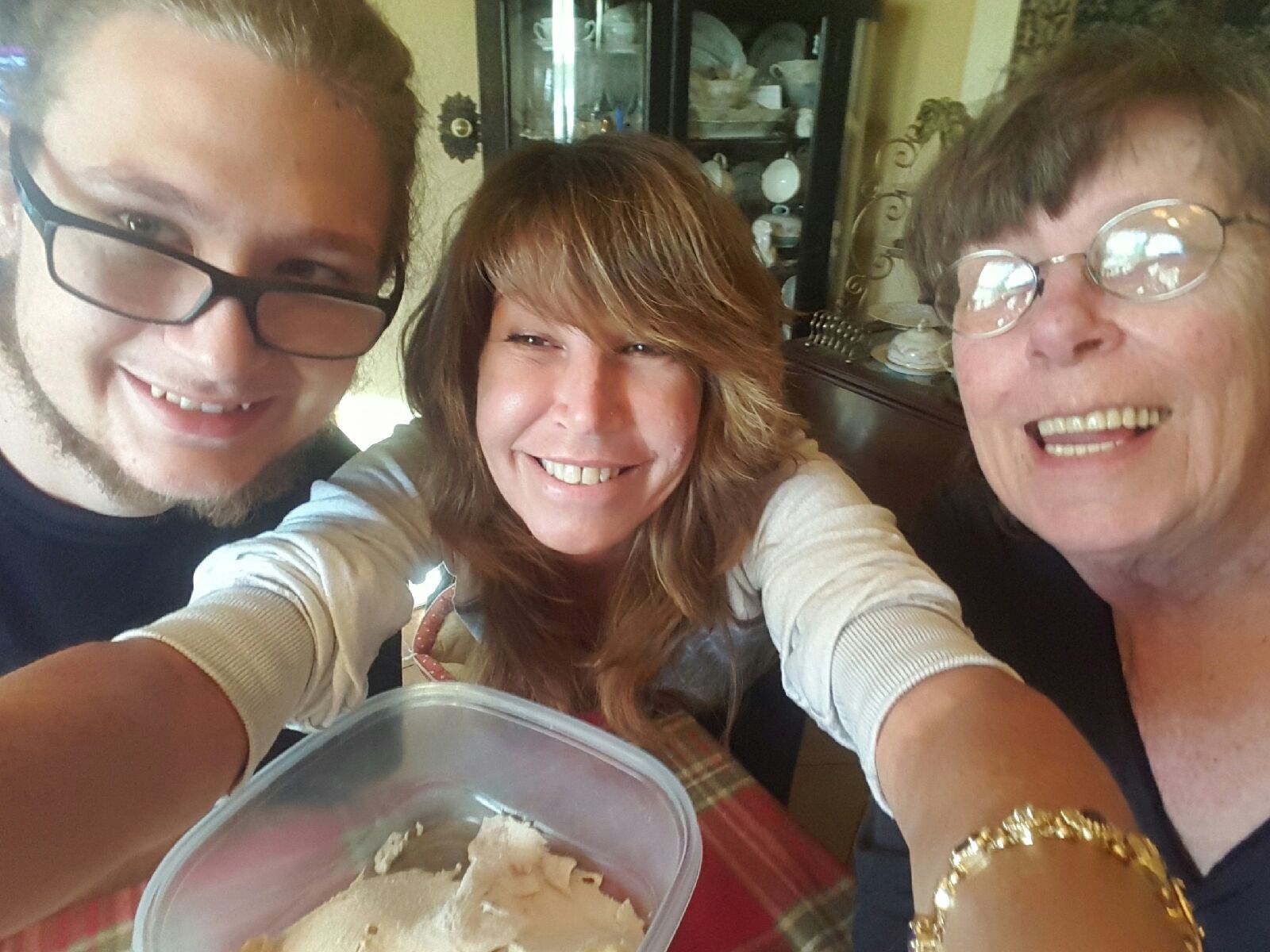 Donna Ewing's Instagram, Twitter & Facebook on IDCrawl