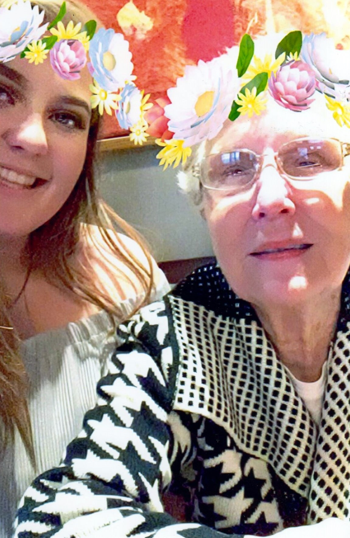 Lora Cox's Instagram, Twitter & Facebook on IDCrawl