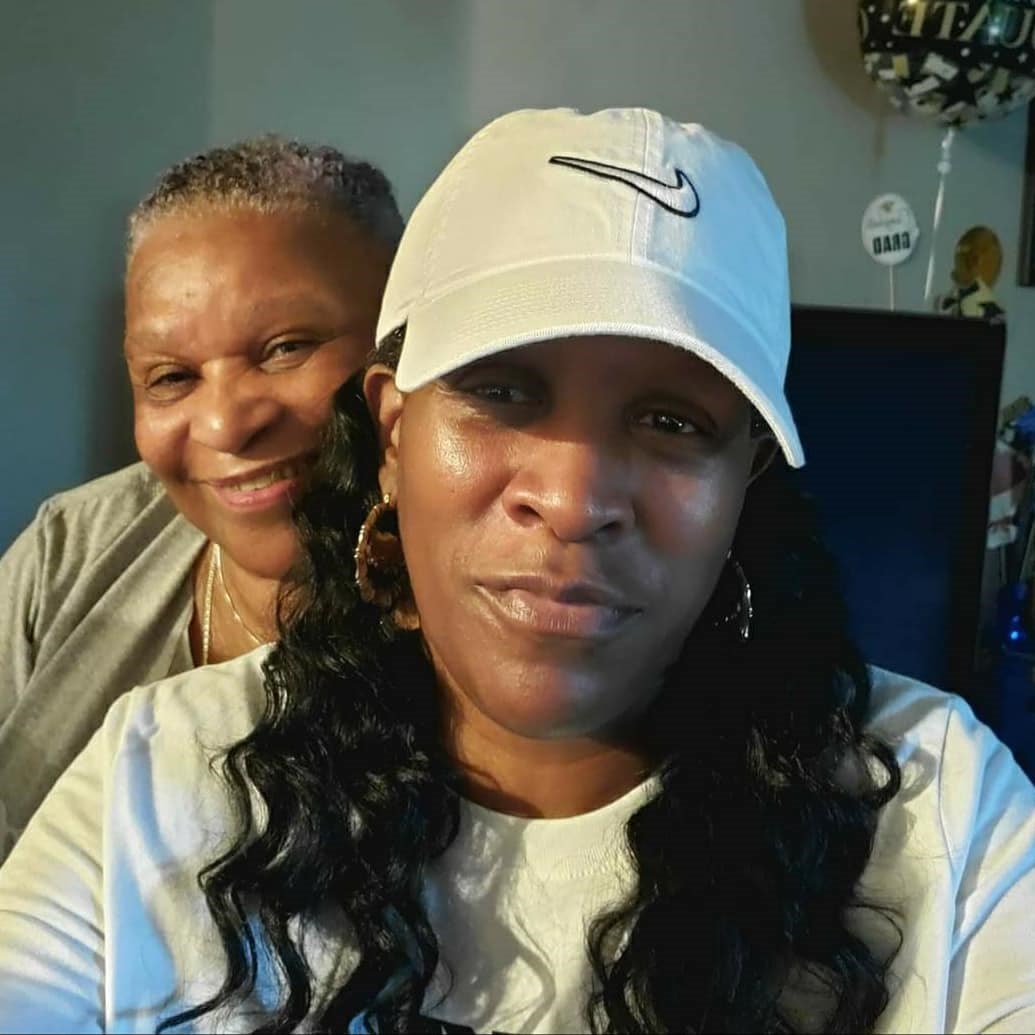 Bernadette Holmes's Instagram, Twitter & Facebook on IDCrawl