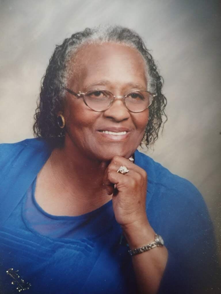 Elizabeth Buckner's Instagram, Twitter & Facebook on IDCrawl