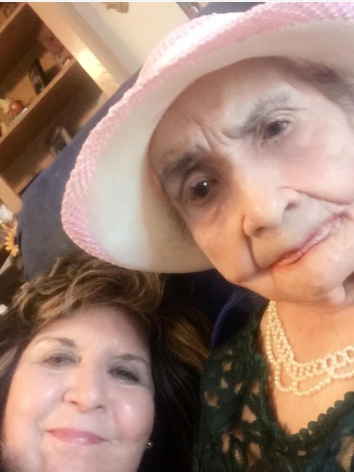 Lori Romeo's Instagram, Twitter & Facebook on IDCrawl