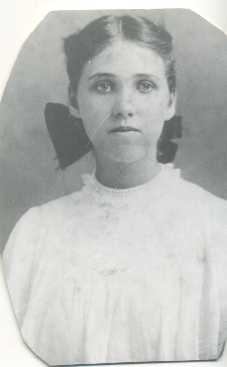 Maxine Mitchell's Instagram, Twitter & Facebook on IDCrawl