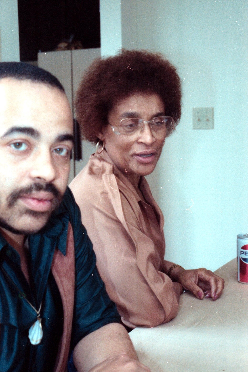 Daphne Gates's Instagram, Twitter & Facebook on IDCrawl