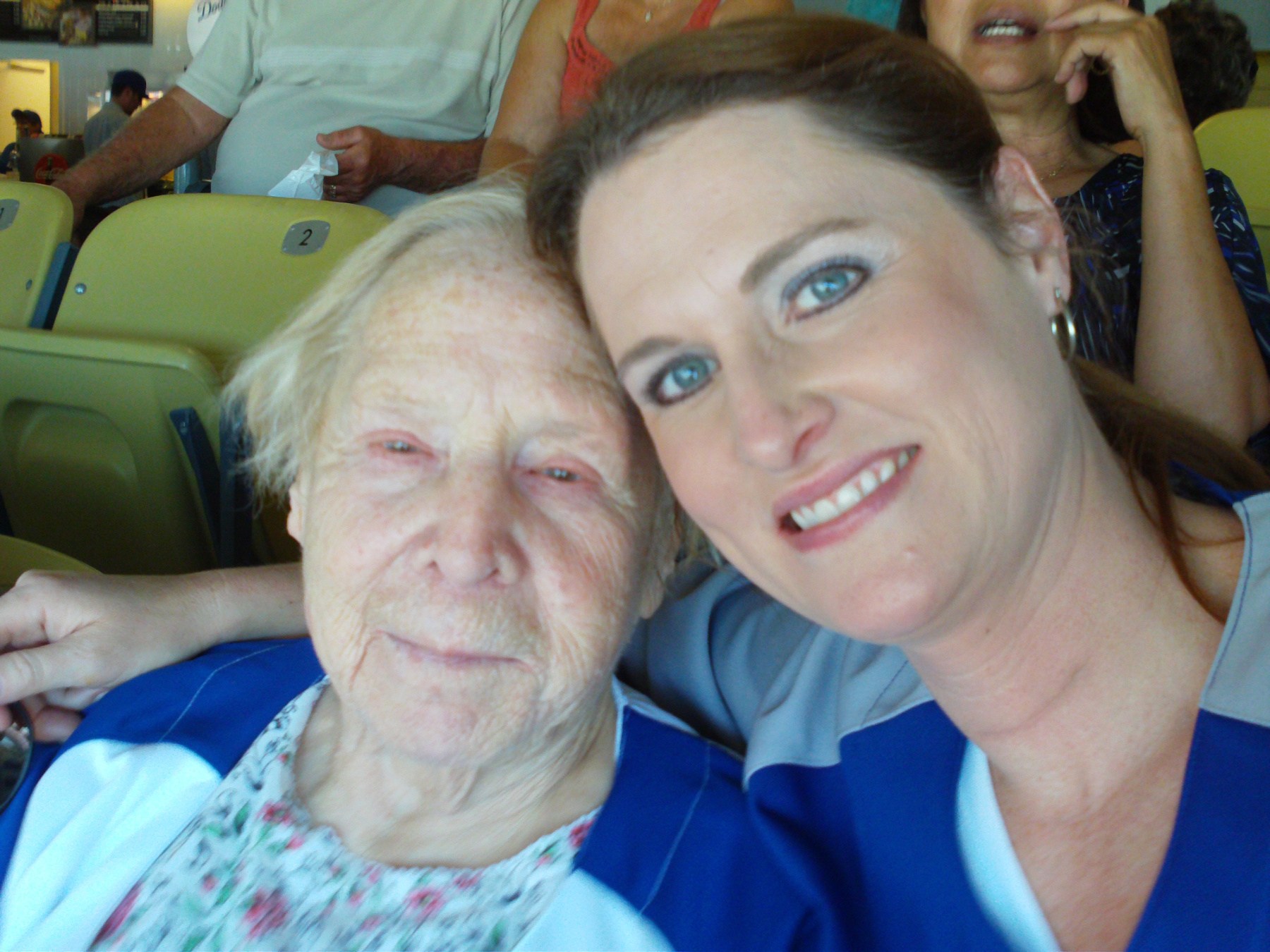 Elaine Duncan's Instagram, Twitter & Facebook on IDCrawl