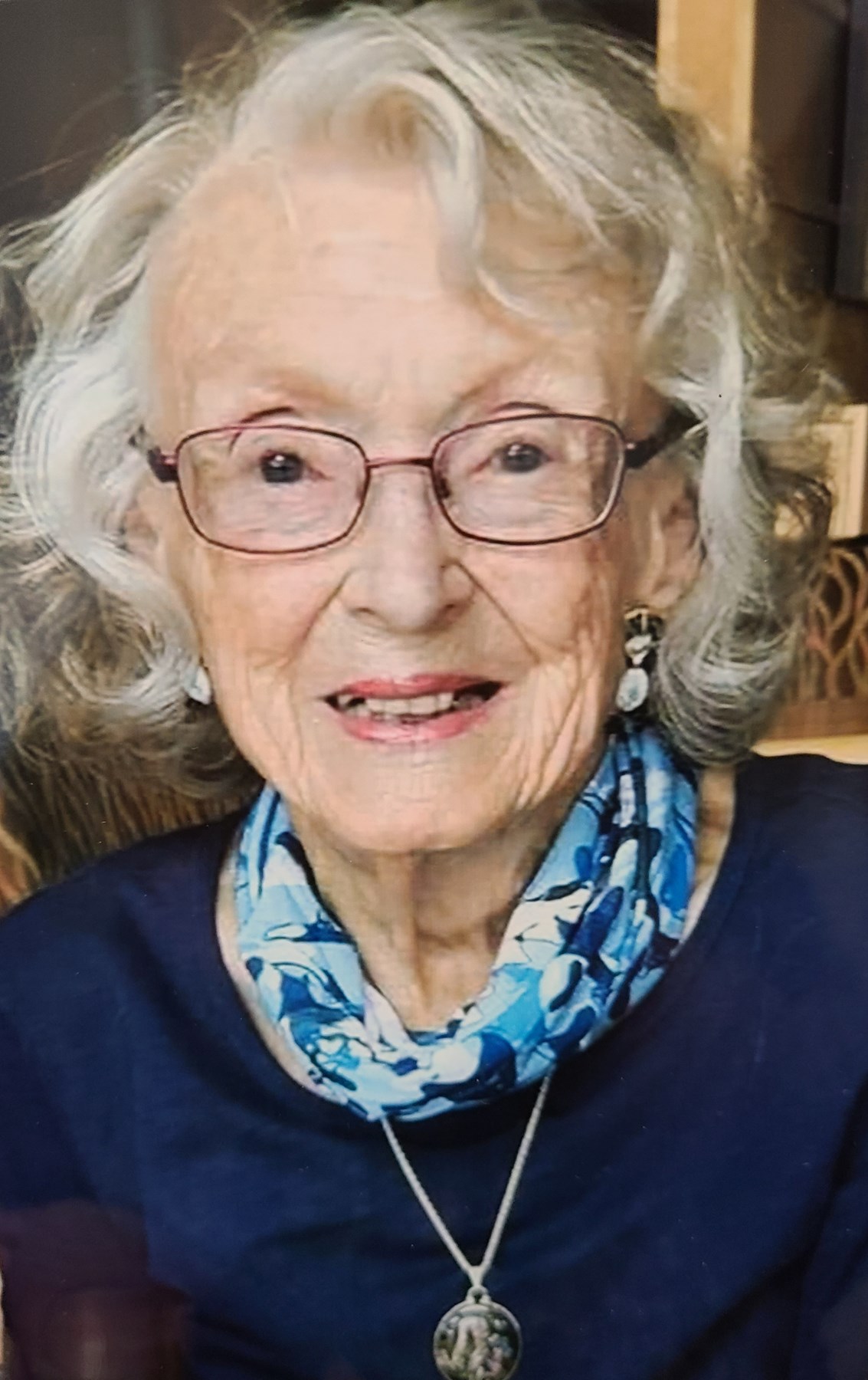 Elizabeth Hurst's Instagram, Twitter & Facebook on IDCrawl