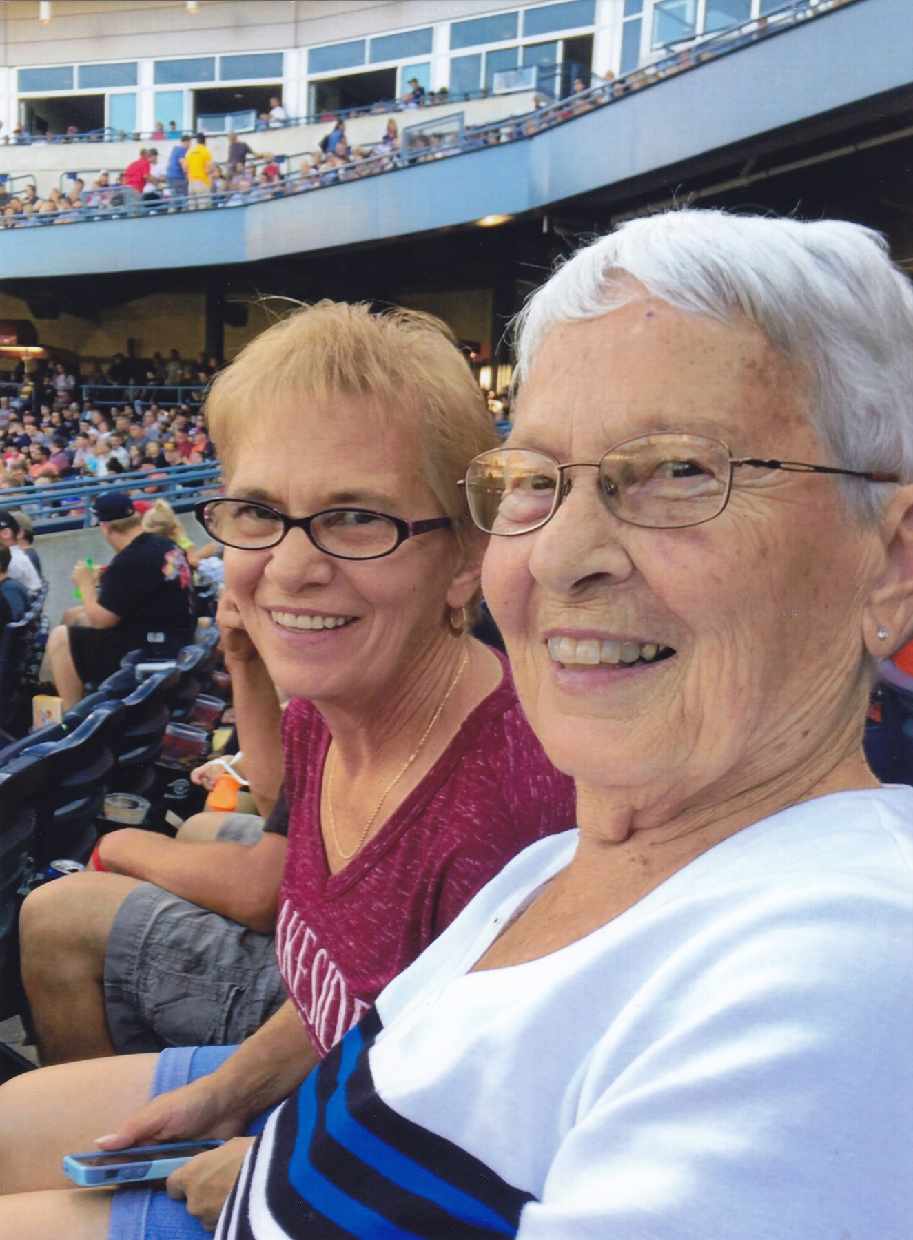 Lori Thiessen's Instagram, Twitter & Facebook on IDCrawl