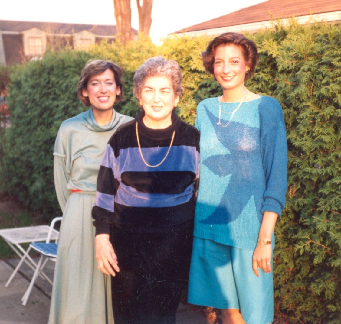 Lisa Khoury's Instagram, Twitter & Facebook on IDCrawl