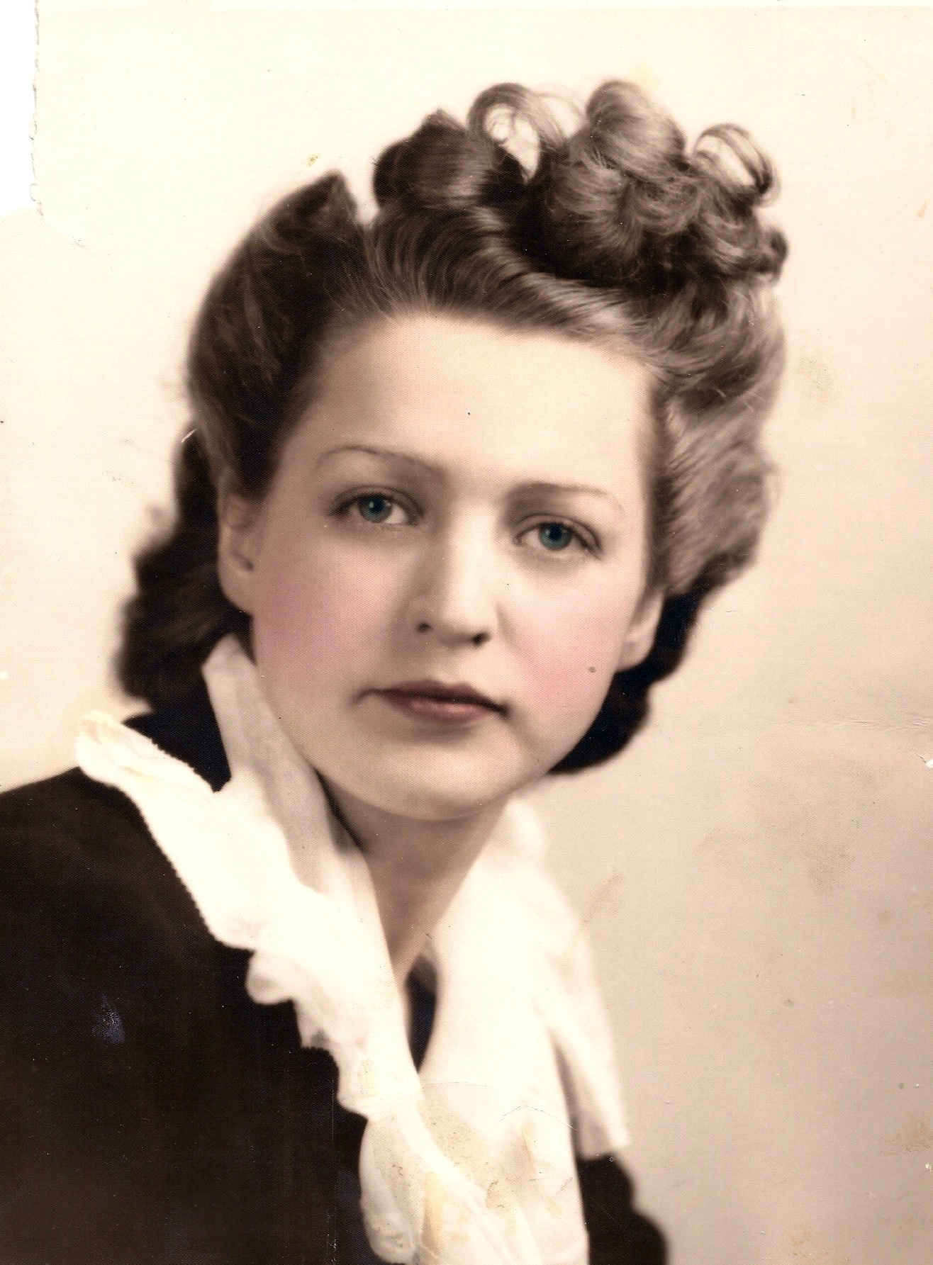 Helen Matthews's Instagram, Twitter & Facebook on IDCrawl