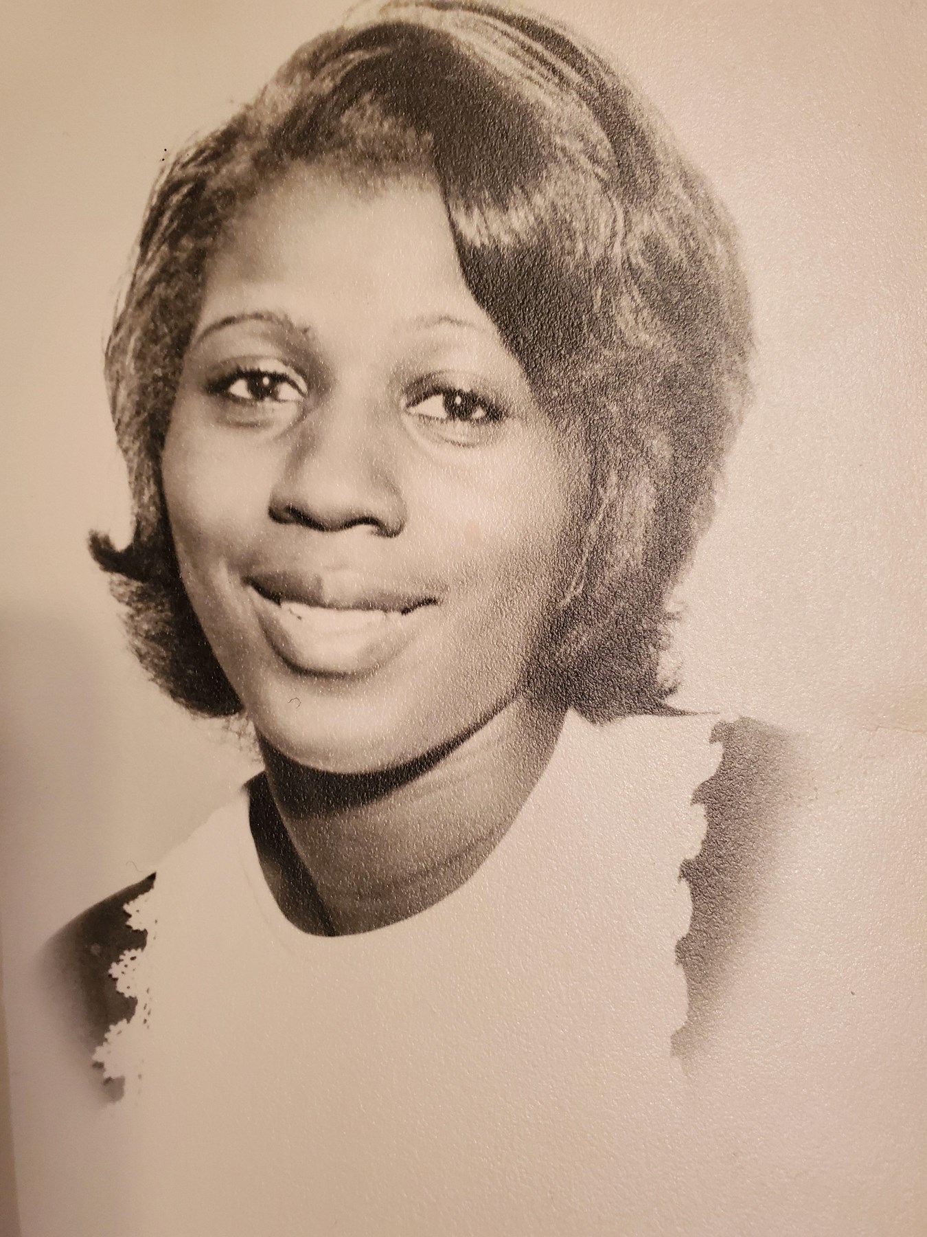 Esther Davis's Instagram, Twitter & Facebook on IDCrawl