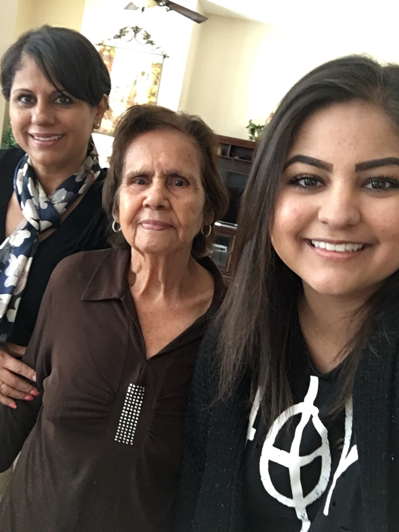 Alicia Villalobos's Instagram, Twitter & Facebook on IDCrawl