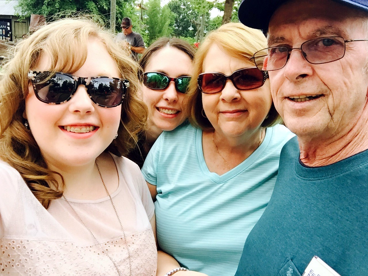 Deborah Covey's Instagram, Twitter & Facebook on IDCrawl