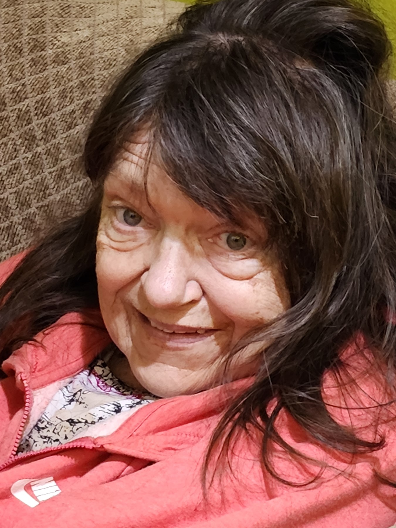 Debra Holmes's Instagram, Twitter & Facebook on IDCrawl